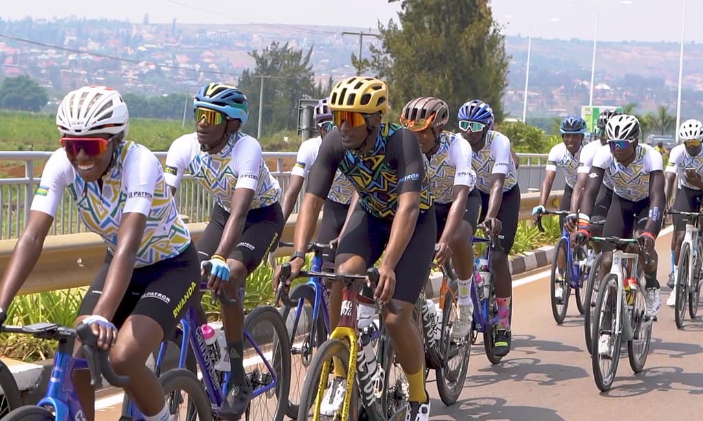 Trainen met Team Rwanda - Studio Kigali | Het is Koers!