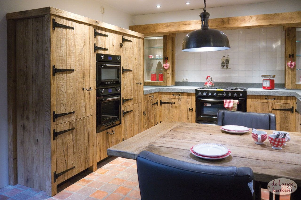 Model Barn Rustiek eiken houten keuken met opdek scharnieren | De Lange ...