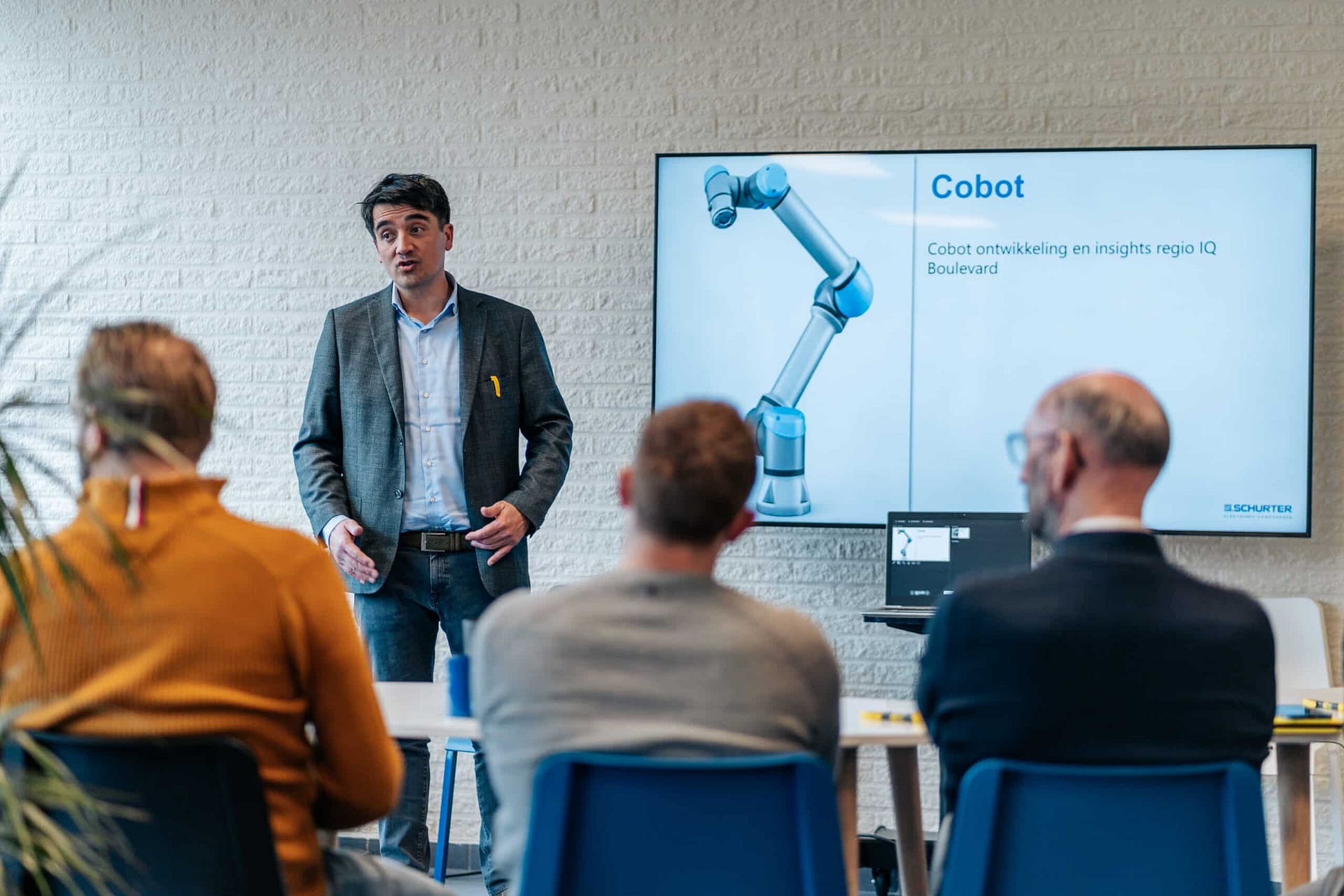 Experts cobotpool | IQonIQ